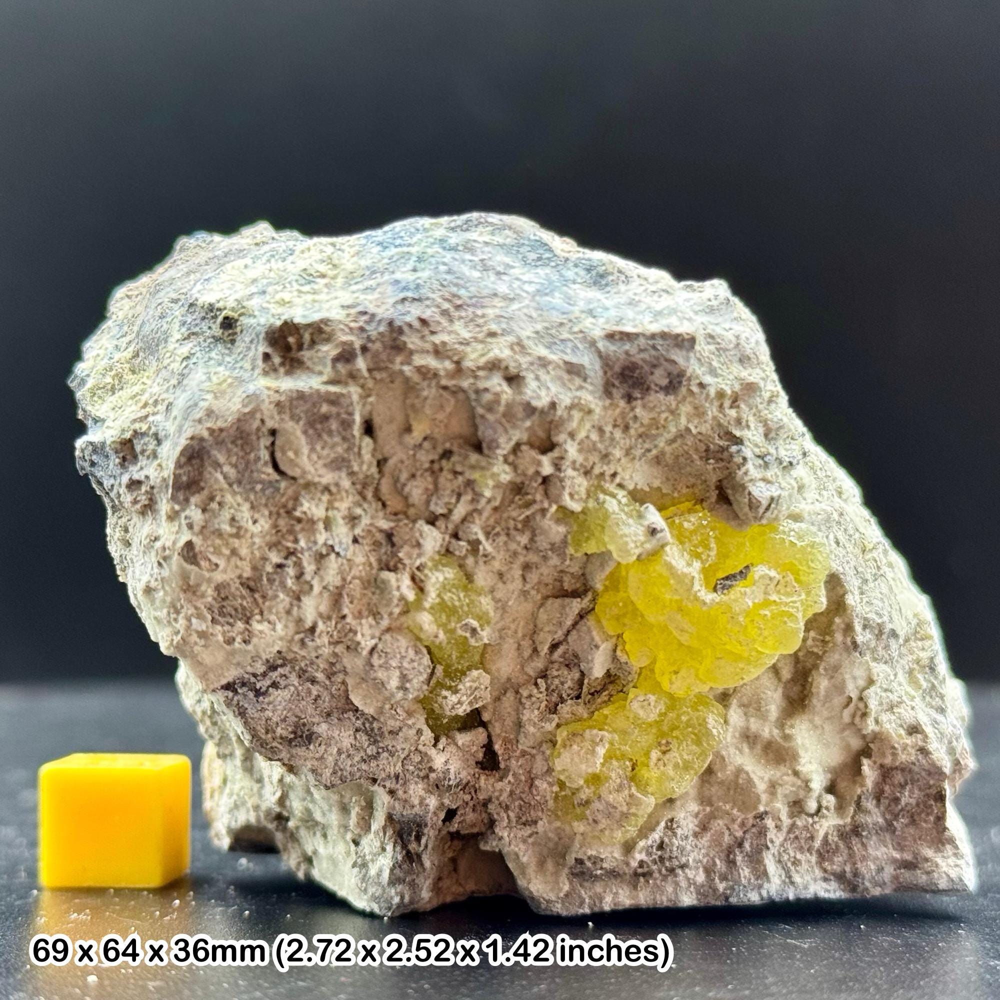 Grade a brucite crystal – wadh, khuzdar, balochistan, pakistan ...